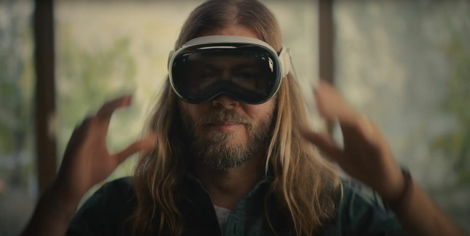 Apple: iPad Pro - Float - DAILY COMMERCIALS