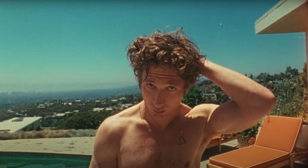 Jeremy Allen White’s Sizzling Calvin Klein Ad 2024 - DAILY COMMERCIALS